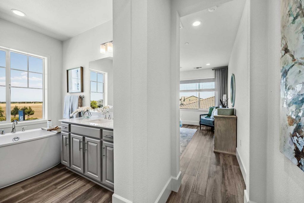 Meet the Models at Ellis - ellis